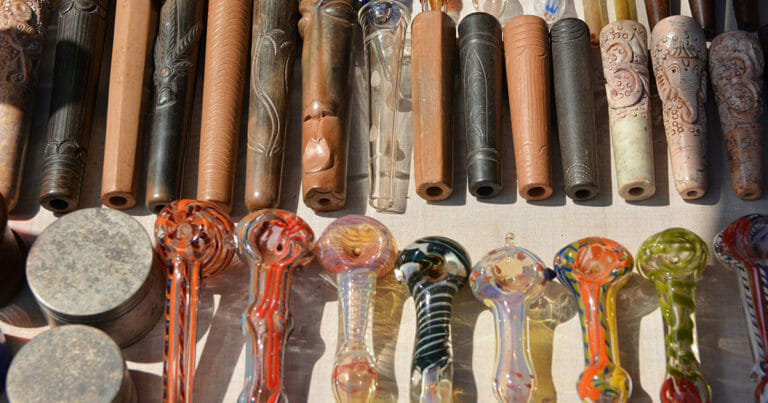 Choosing the Right Pipe | Best Pipes for Cannabis in 2022